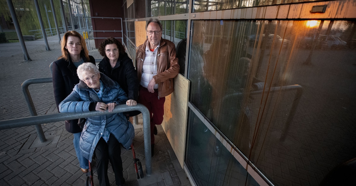 Johanna (84) voelt zich na afbranden van supermarkt vaker eenzaam: ‘Ik praat maar met m’n ...