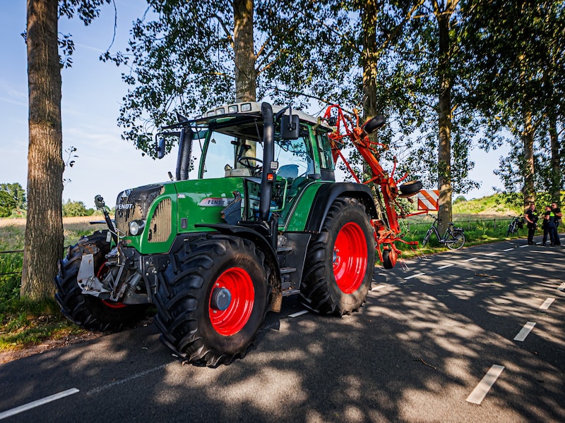 Tractor rijdt over fietser in Sint-Oedenrode, oudere man zwaargewond ...