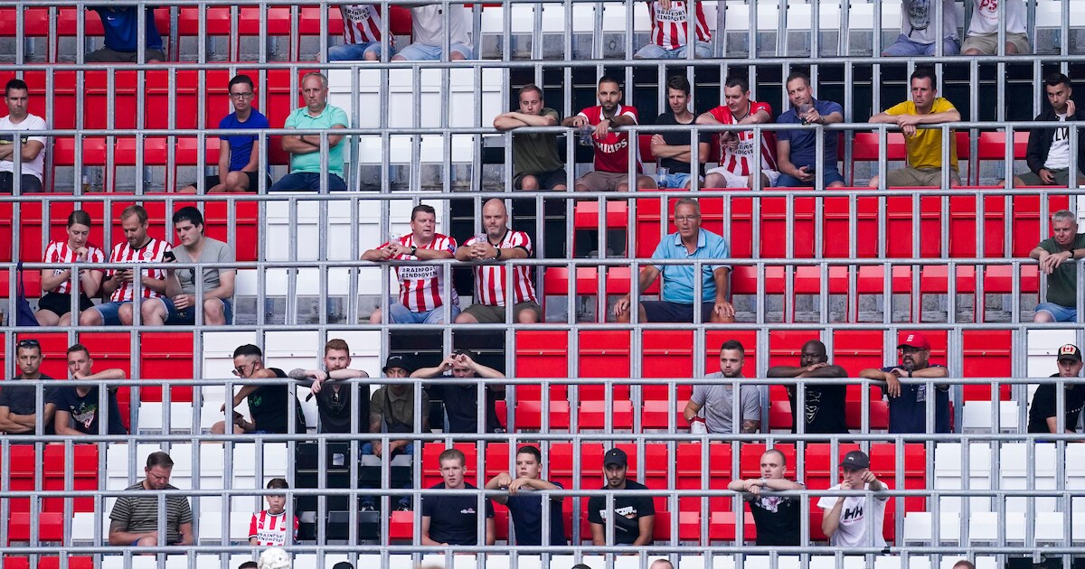 PSV doet test met 500 corona-armbandjes bij PSV-FC Emmen en bezoekers ...