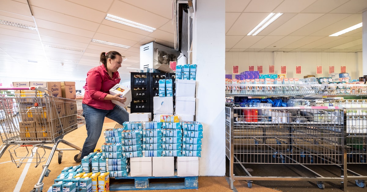 Deze winkel verkoopt producten die (bijna) over datum zijn en het loopt ...