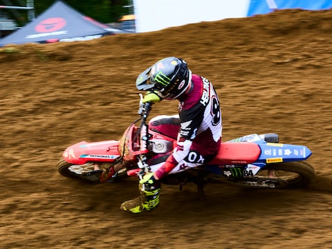 Jeffrey Herlings kruipt weer iets dichter naar WK-concurrent na zege in ...