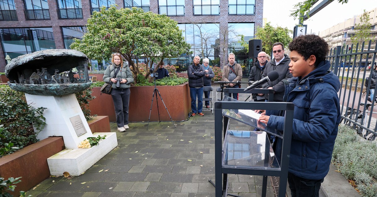 Sinterklaasbombardement op Eindhoven opnieuw herdacht: ‘Het geluid van ...