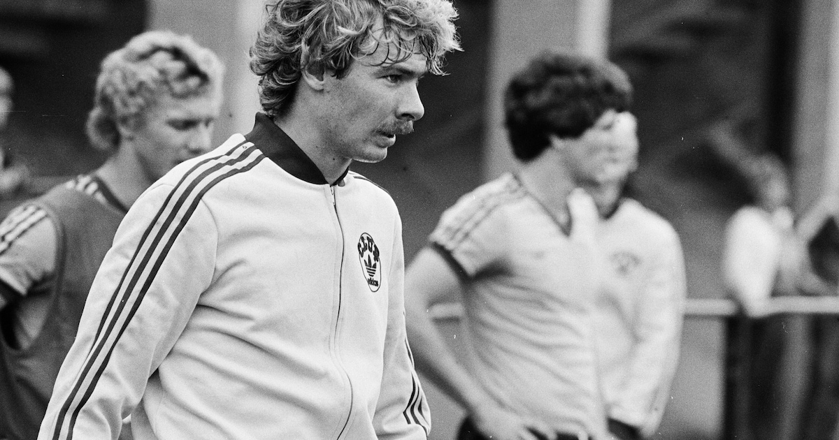 De rode kaart die Hans Kraay 24 wedstrijden schorsing kostte ...