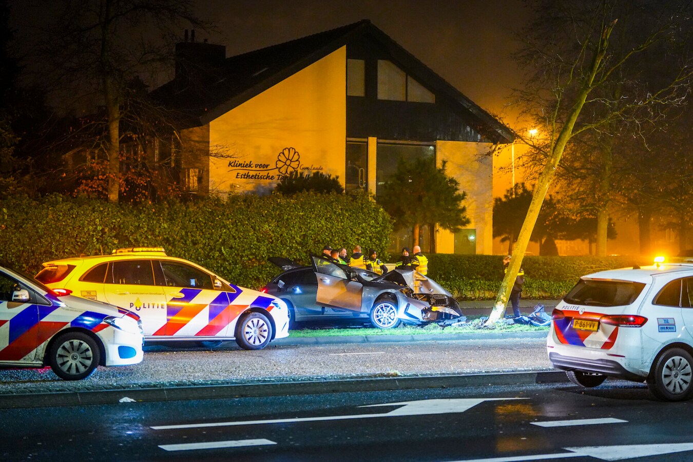 Duitse huurauto crasht na politieachtervolging in Eindhoven, bestuurder ...