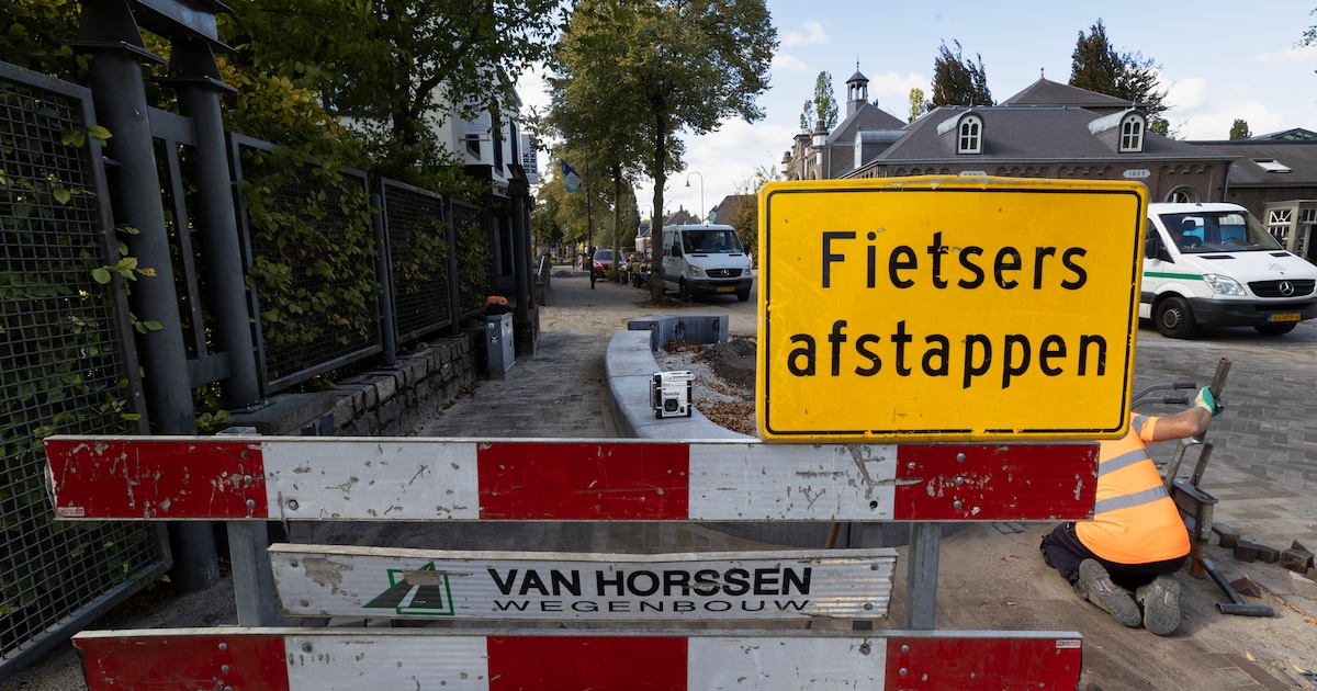 Na ophef is voetpad van Kerkplein breder, maar is het breed genoeg voor ...