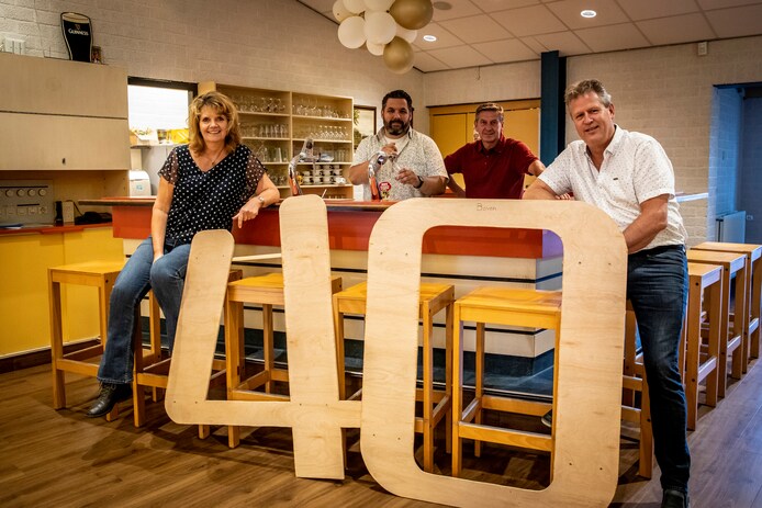 Verlate verjaardag wordt feest voor heel Dorplein, en daar heeft het ...