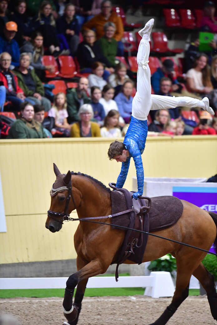 Vanuit een klein maar fanatiek clubje in Handel verovert Sam Dos Santos ...
