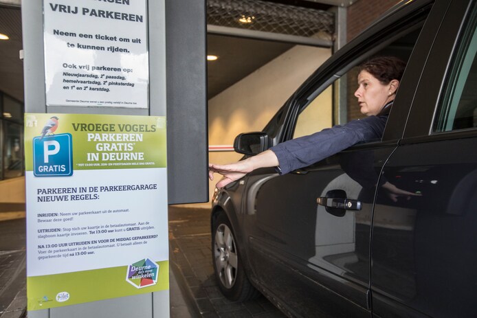 Deurne schaft betaald parkeren af: parkeermeters vanaf 2024 voltooid ...