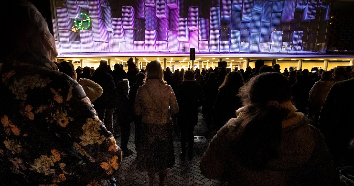 Bewondering en verwondering in vele talen: Glow verveelt niet in bomvolle ‘wereldstad’ Eindhoven ...