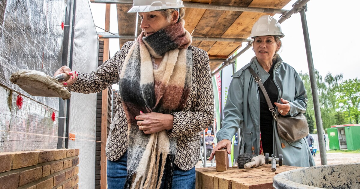 Eerste steen gelegd voor nieuwe woonzorglocatie aan Sitterlaan in ...