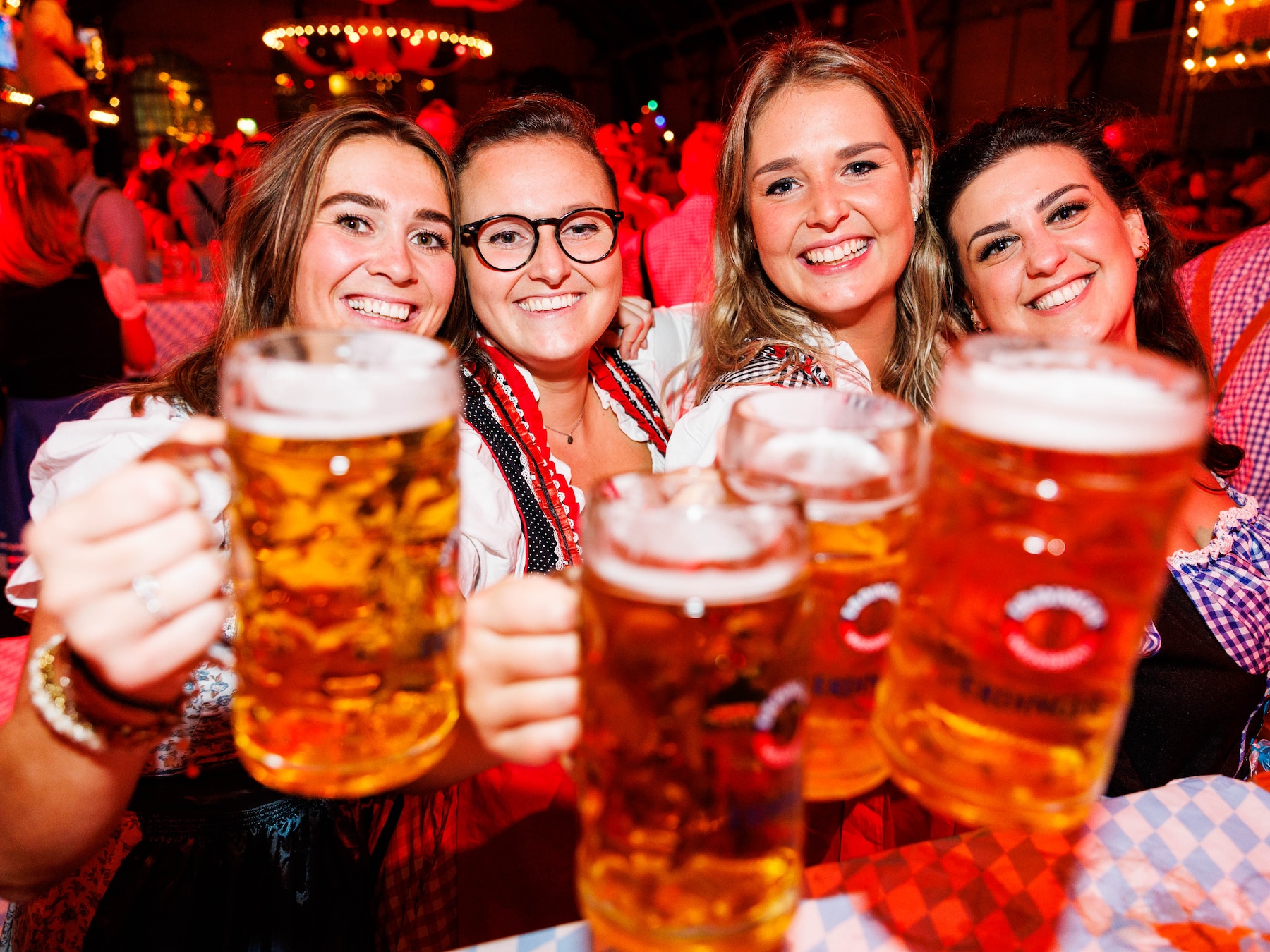 Vernieuwde seksbioscoop in Helmond open voor bezoekers: ‘Hier loert de ...