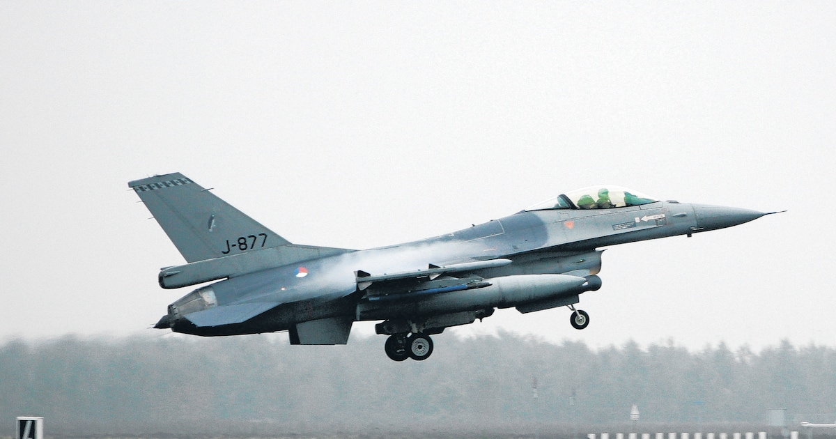 Defensie overweegt heropening kazerne Budel en vliegbasis De Peel; meer ...