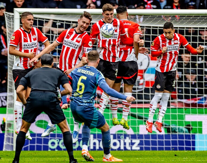 De daden van PSV doen in niets meer denken aan de zomertijd onder Peter ...