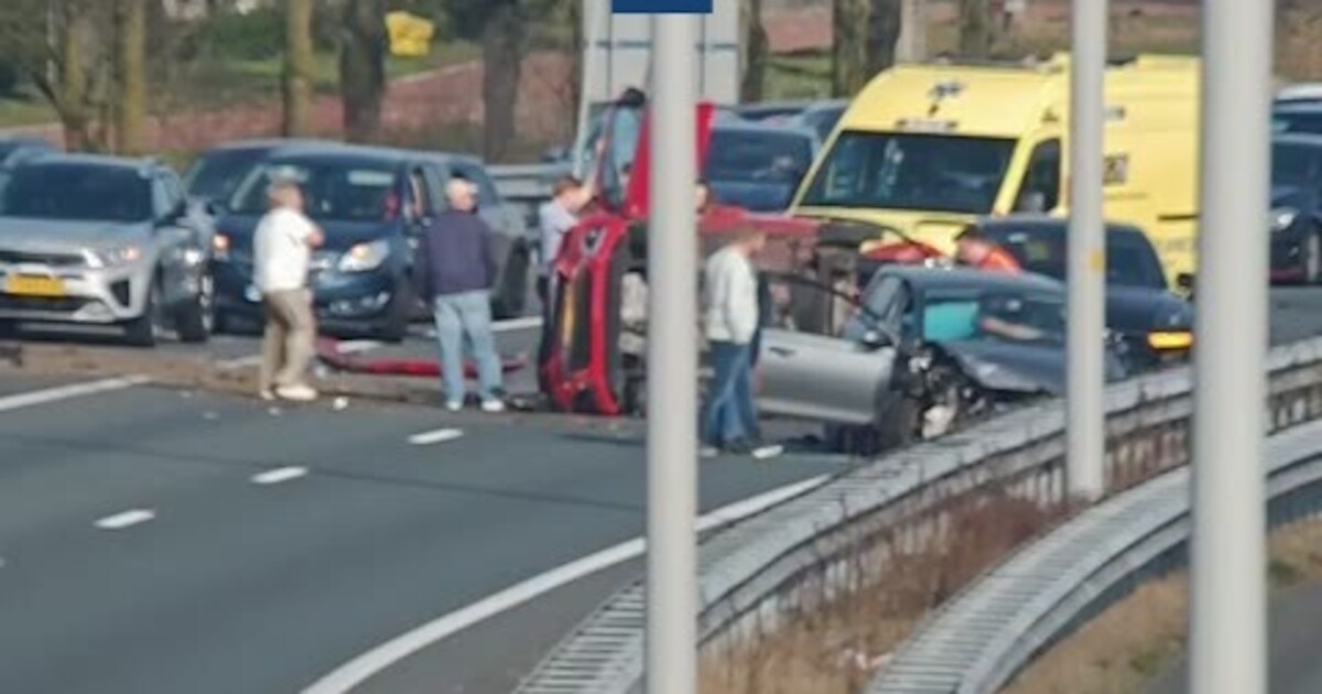 Ongeval met meerdere auto's op A50 bij Best, rijstroken richting ...