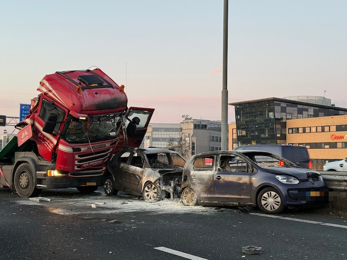 Als De Trucker Moet Uitwijken Voor Een Auto Gaat Het Mis Op De A2