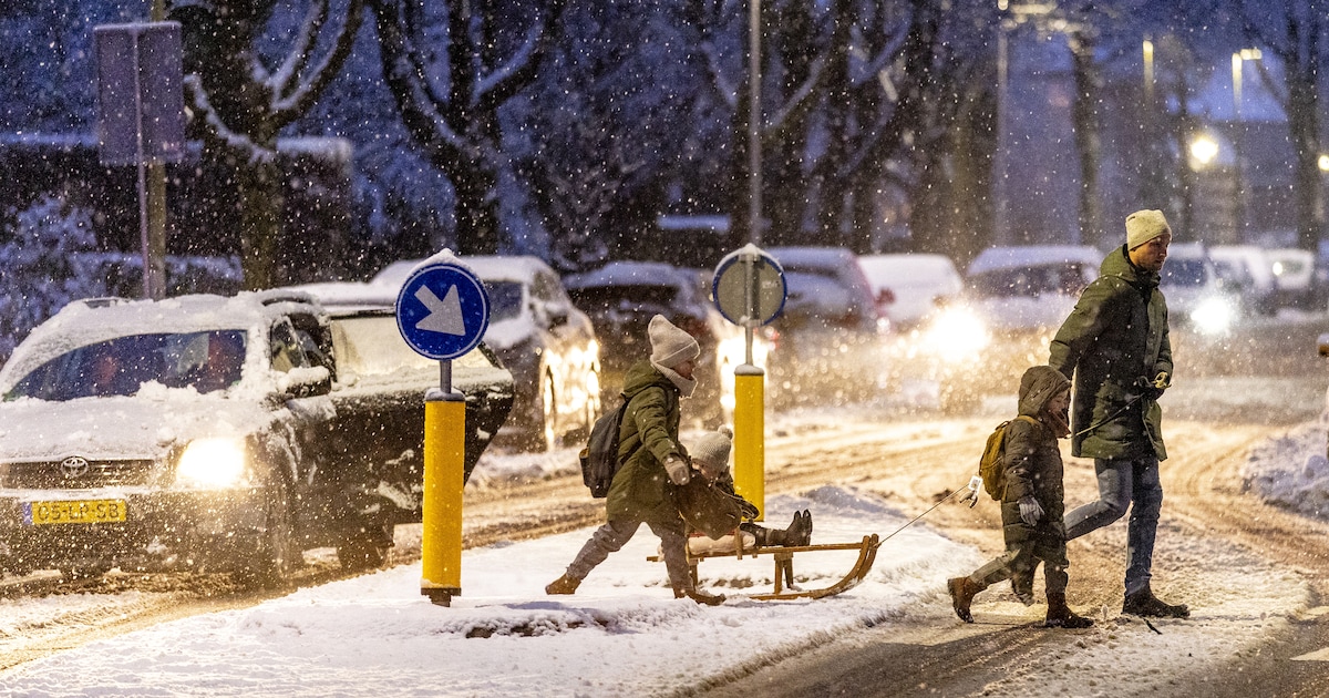 Code geel in vrijwel heel het land om gladheid door sneeuwval, kans op ...