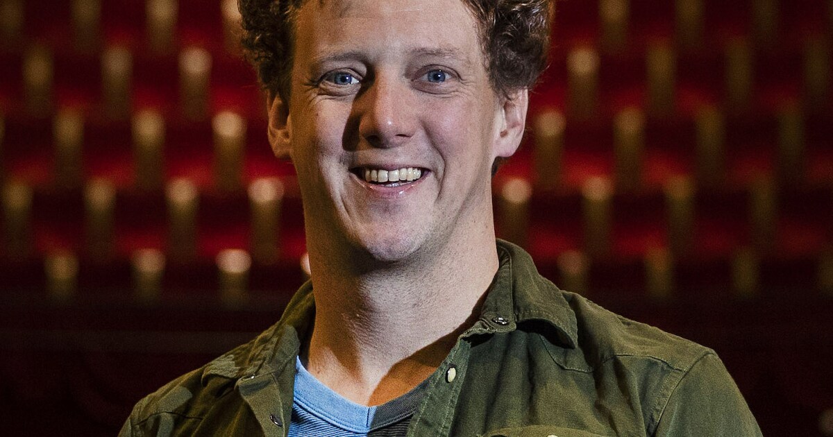 Jochem Myjer viert leven van zijn ouders na ‘bizar heftig’ auto-ongeluk ...