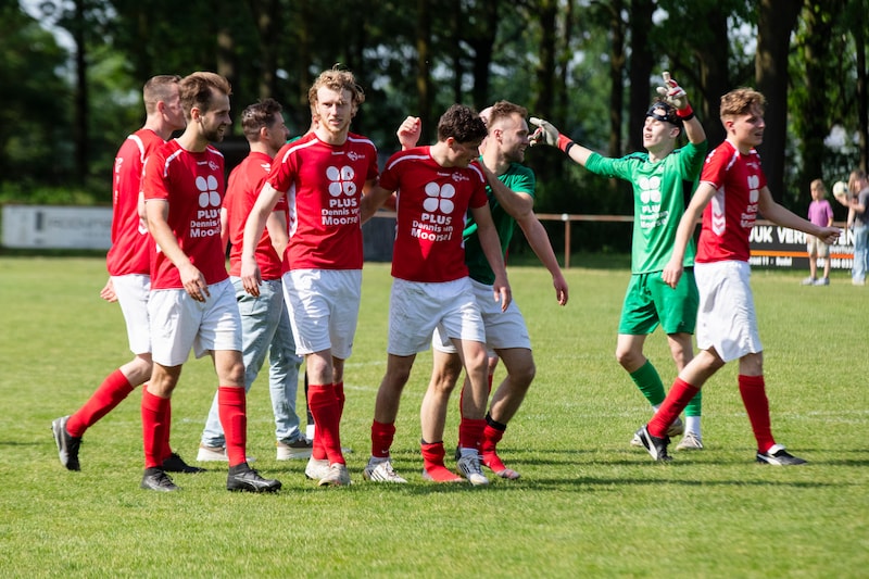 Rood-Wit’67 kroont zich tot kampioen, Steef Damen de held: ‘Vorig jaar ...