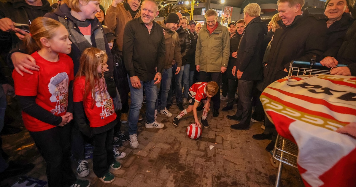 PSV-supporterscafé De Aftrap officieel geopend op nieuwe locatie ...