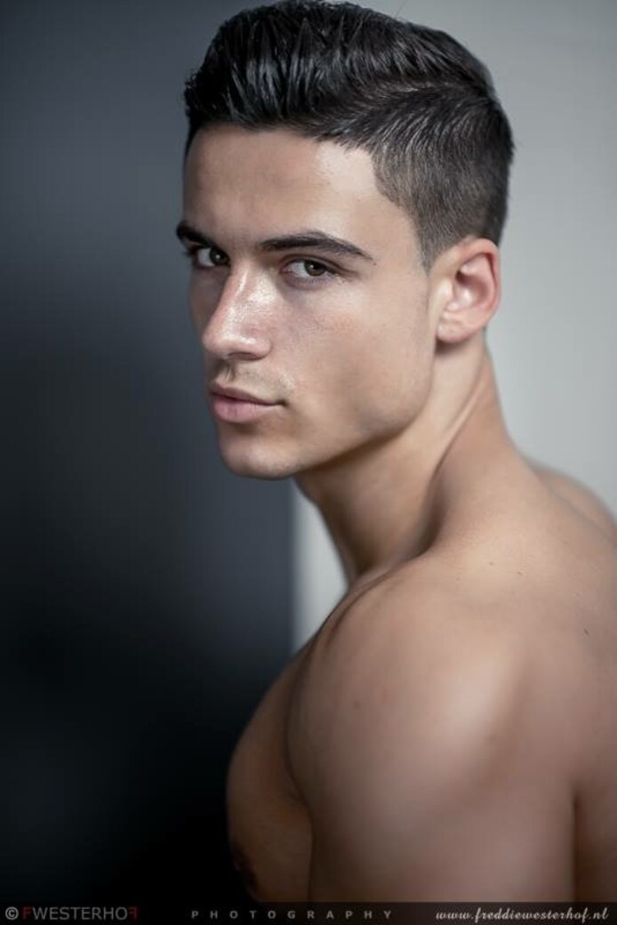 Dronken meisjes zeiden tegen Filip: 'Jij moet model worden' | Werk | ed.nl