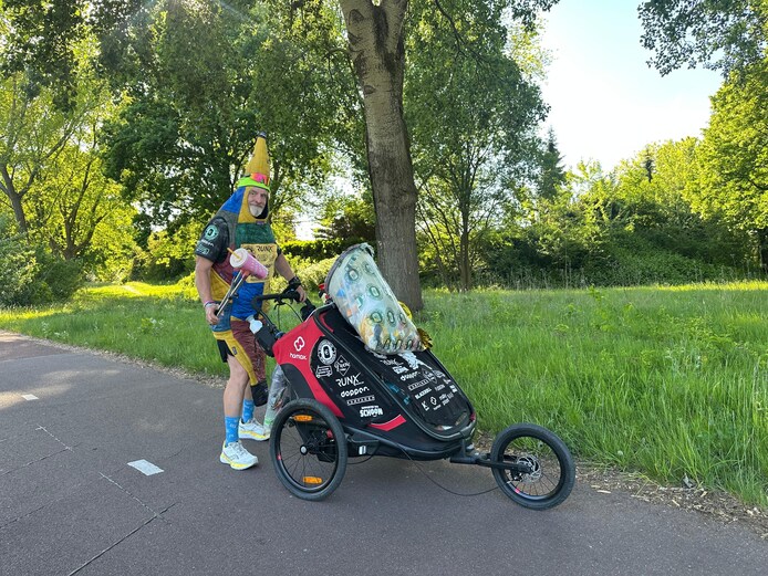 Rennende banaan Paul (58) maakt Nederland schoon; ‘Uiteindelijk is dit ...