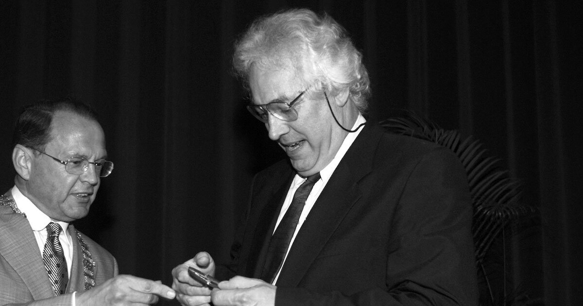 Roland de Kroon helpt na zijn dood jonge mensen uit Bakel die het ...