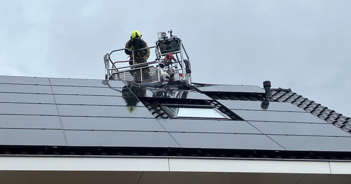 Brand bij zonnepanelen verwoest dak nieuwbouwhuis Heesch | Brabant | ed.nl