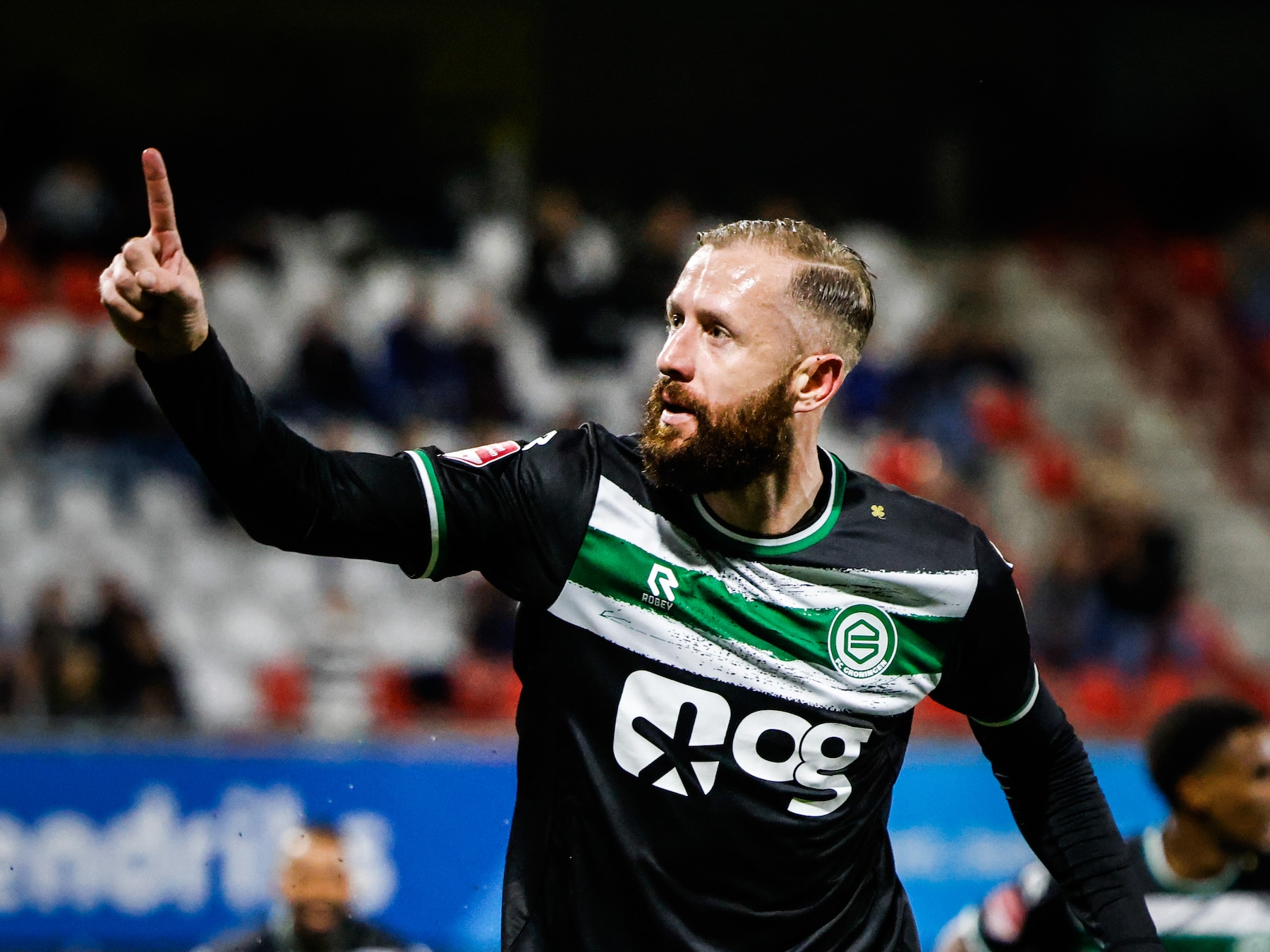 Welke spelers van FC Eindhoven mogen het seizoen aftrappen tegen Jong ...