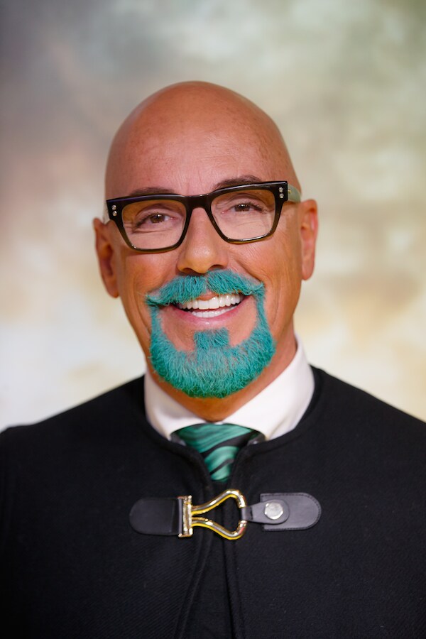 Bekend Nederland schittert op gele loper Wicked: Maik de Boer met ...