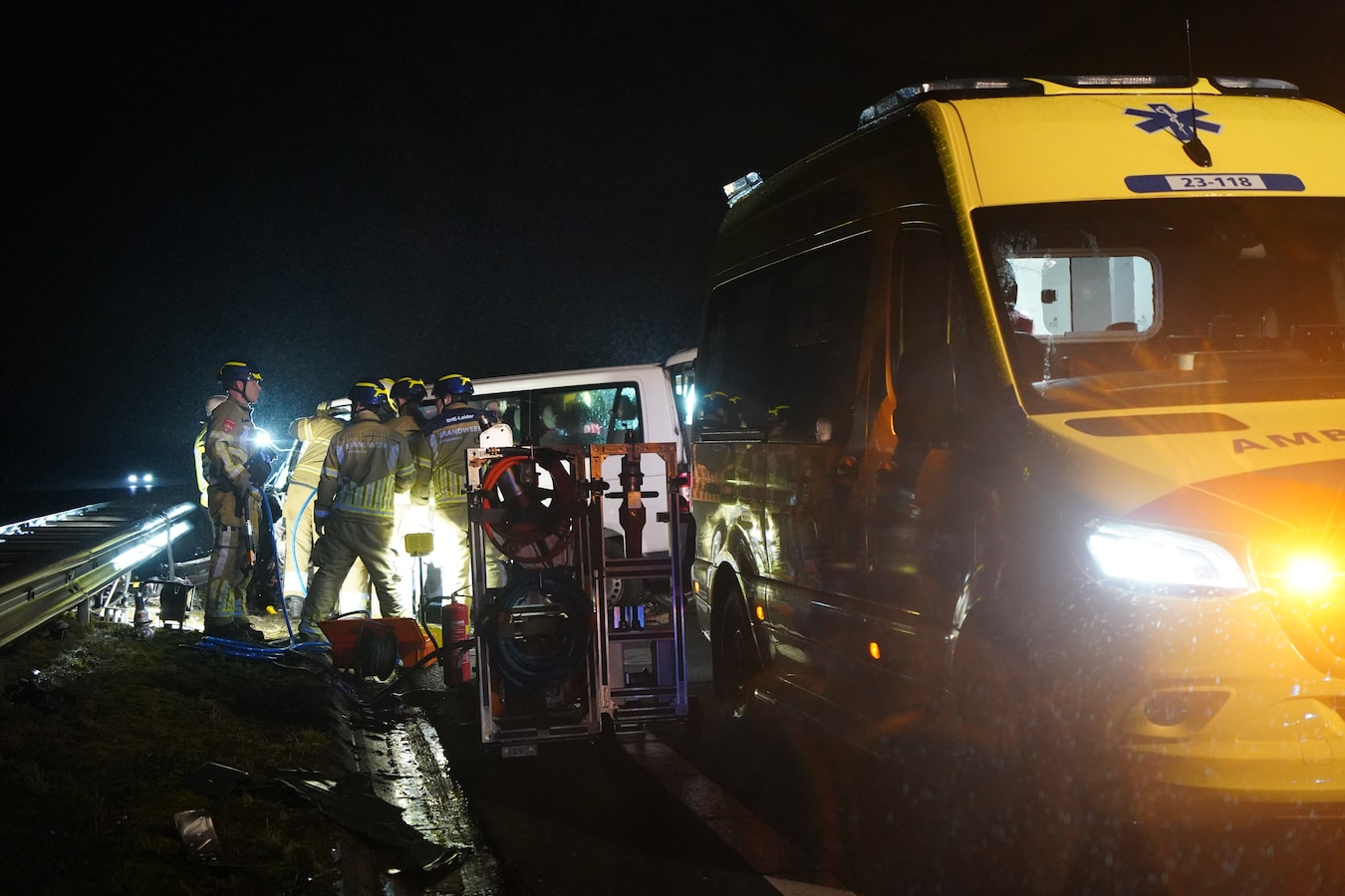 Dode en gewonden bij ernstig ongeval op A73 bij Venray, waarschijnlijk veroorzaakt door ...