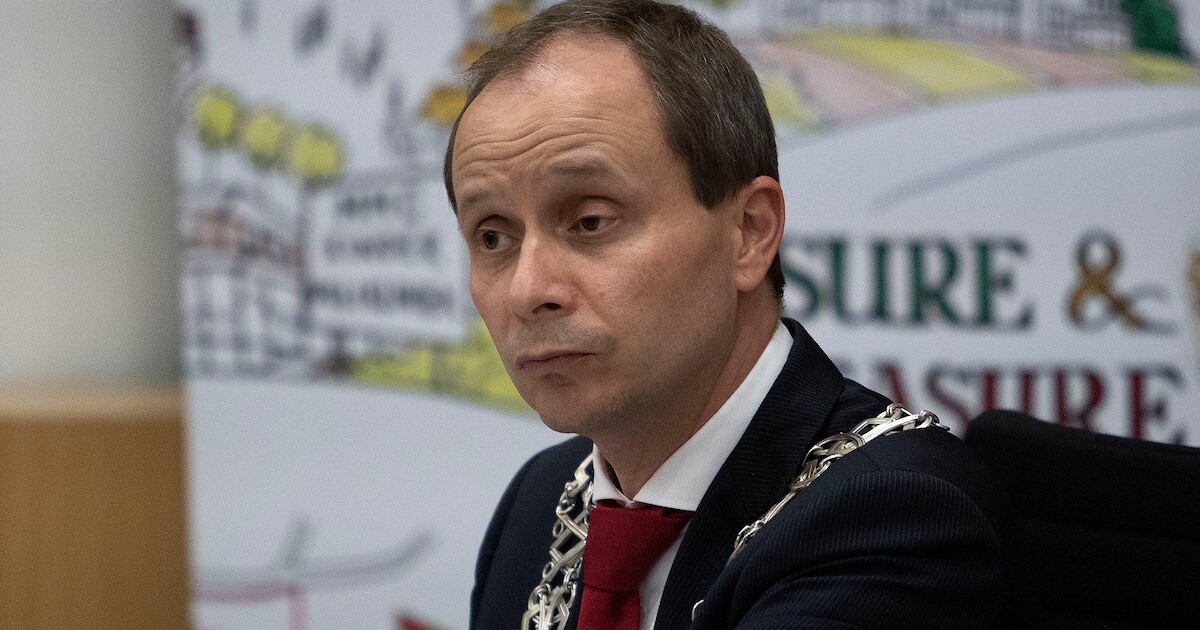 ‘Sterk en moedig’ besluit van burgemeester Ederveen niet voor iedereen ...