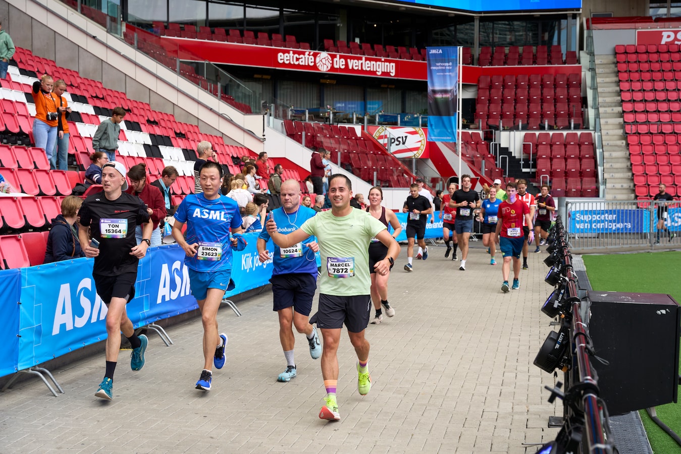 De Marathon van Eindhoven in beeld: bekijk de mooiste foto’s | Foto | ed.nl
