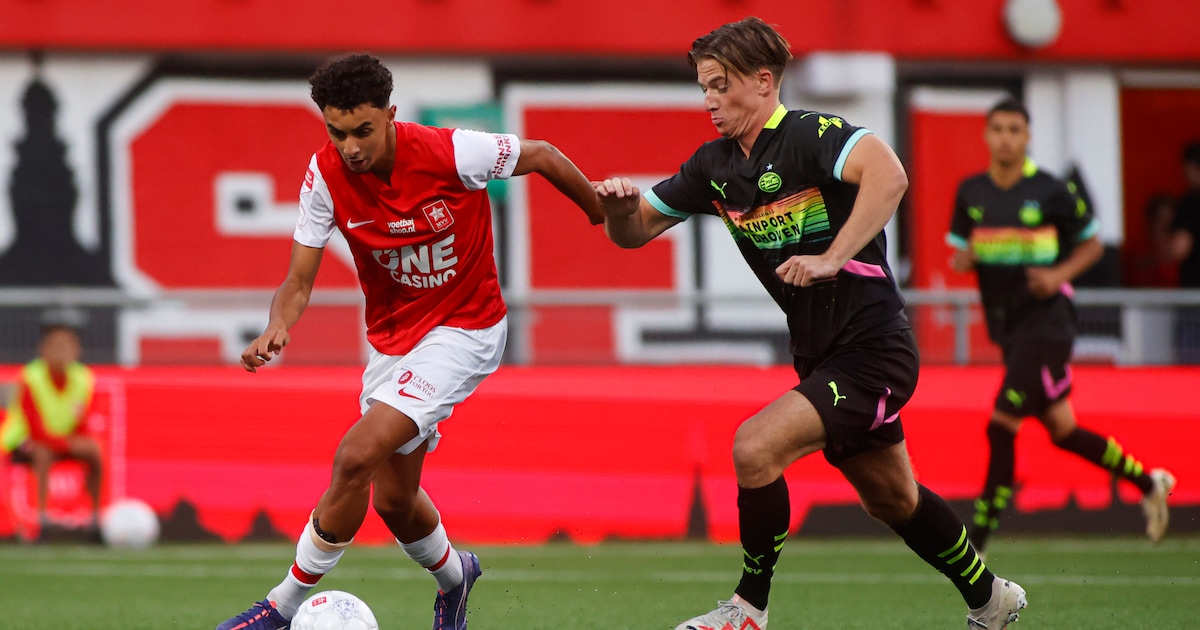 Vanuit Katwijk kwam hij naar PSV en nu speelt Sven van der Plas (18) op ...