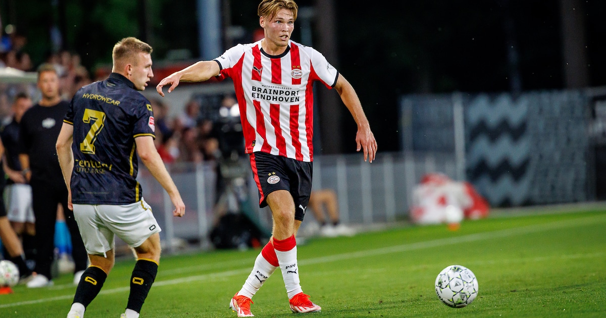 Vroeger aan de hand van vader Peter naar de training van PSV 1, nu is ...