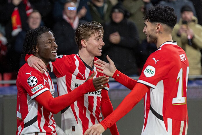 Stoelriemen vast en niemand de deur uit bij PSV, dat nog wel vol jaagt ...