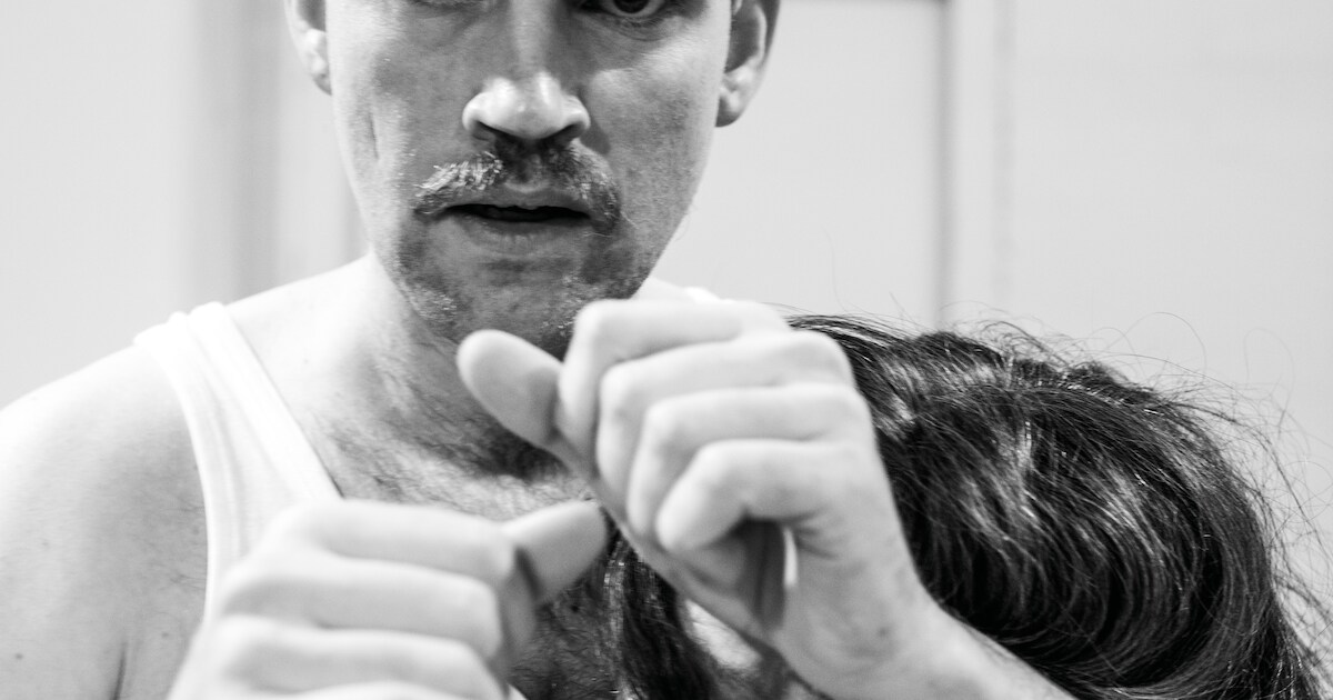 Muzikaal vechtsporttheater van Afslag Eindhoven: opboksen tegen de ...