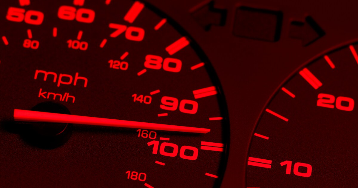 Man rijdt 58 kilometer te hard om vrouw naar haar man te brengen die ...