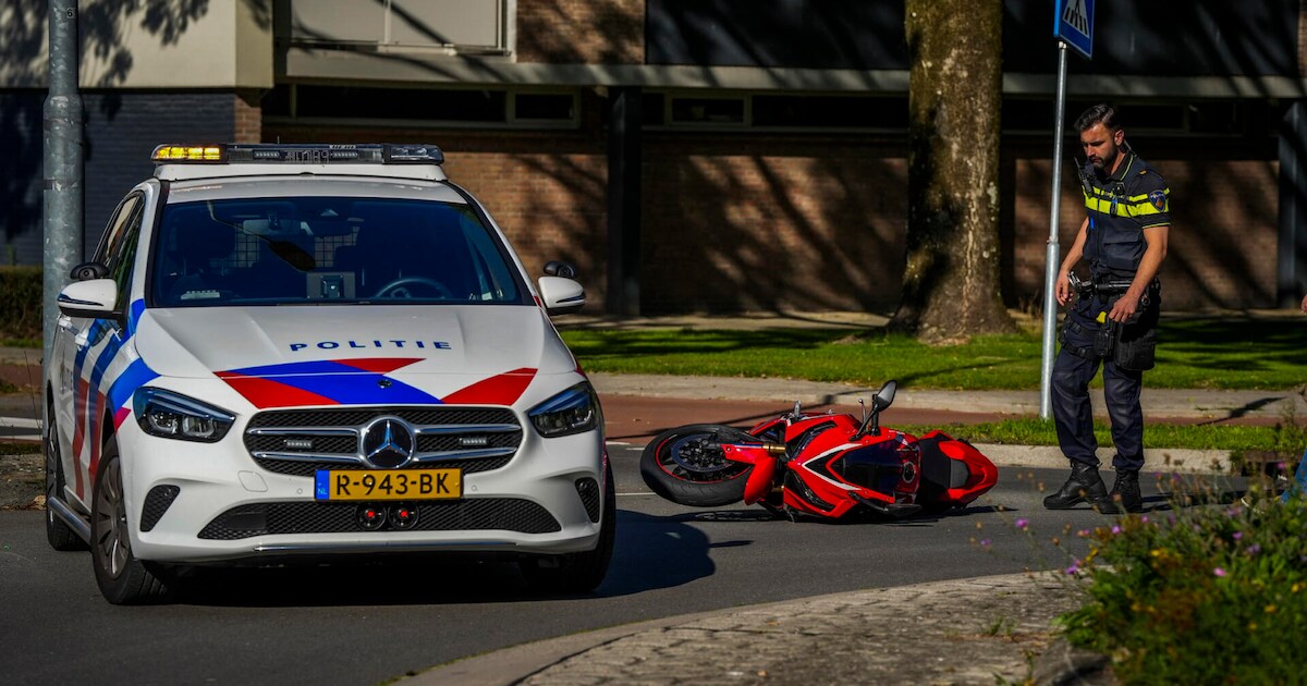 Motorrijder aangereden in Eindhoven, voertuig schuift nog stuk over het ...