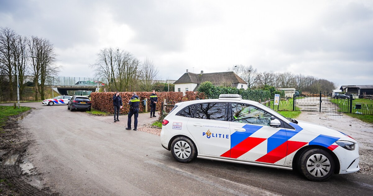 Explosie in schuur bij boerderij, politie ontdekt drugslab | Binnenland ...