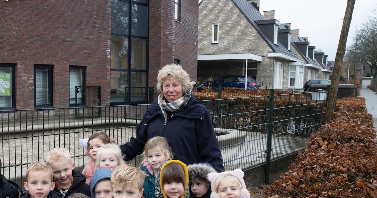 Jubilerende juf steekt cadeau-geld in kruidentuin; ‘Kinderen laten ...