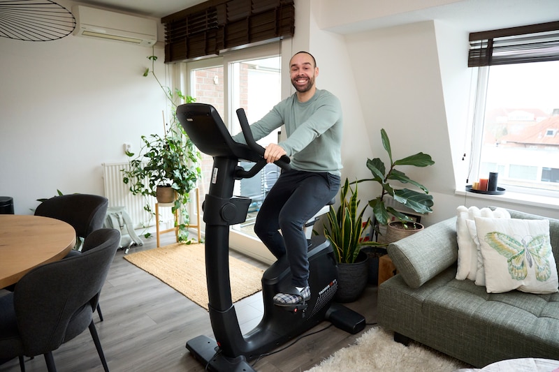 Pijn beheerste zijn leven, nu loopt Alexander al dagen na wereldprimeur ...