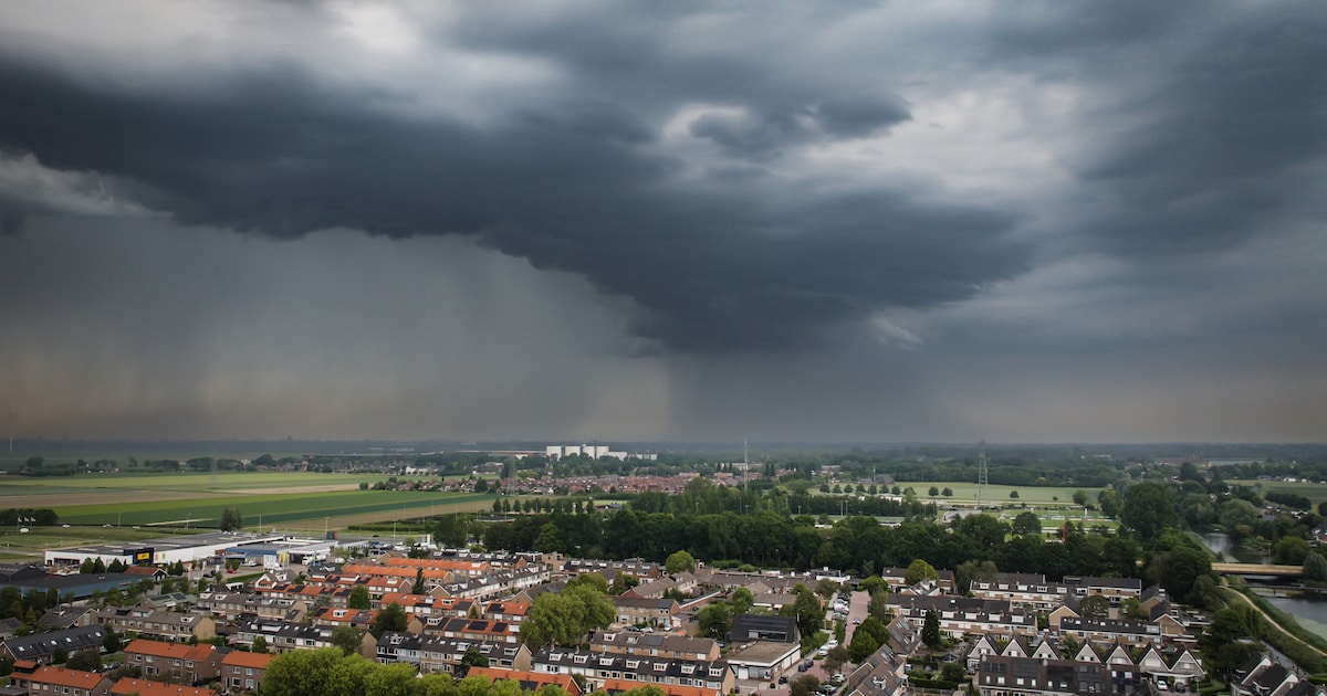 Pittige buien met kans op onweer onderweg: in het hele land geldt ...
