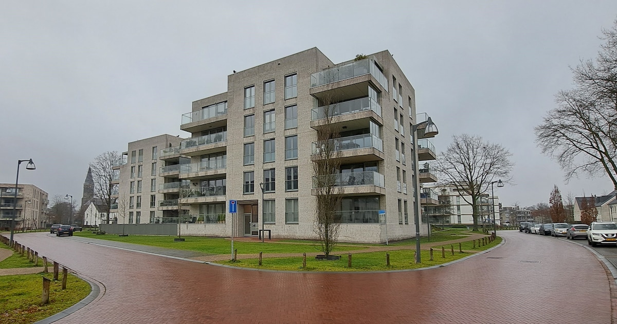 Nuenens echtpaar kan op balkon uit de wind blijven zitten: opmerkelijk ...