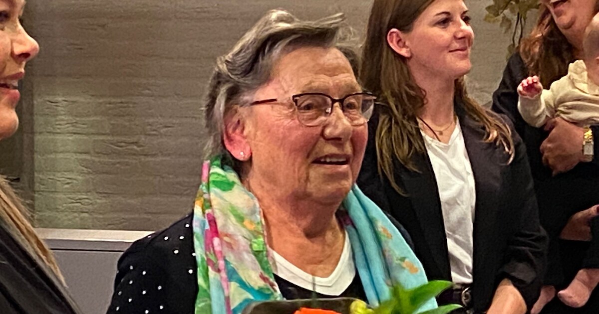 Vrijwilligerslegpenning voor Dinie van de Nobelen-Oerlemans | De Peel | ED.nl