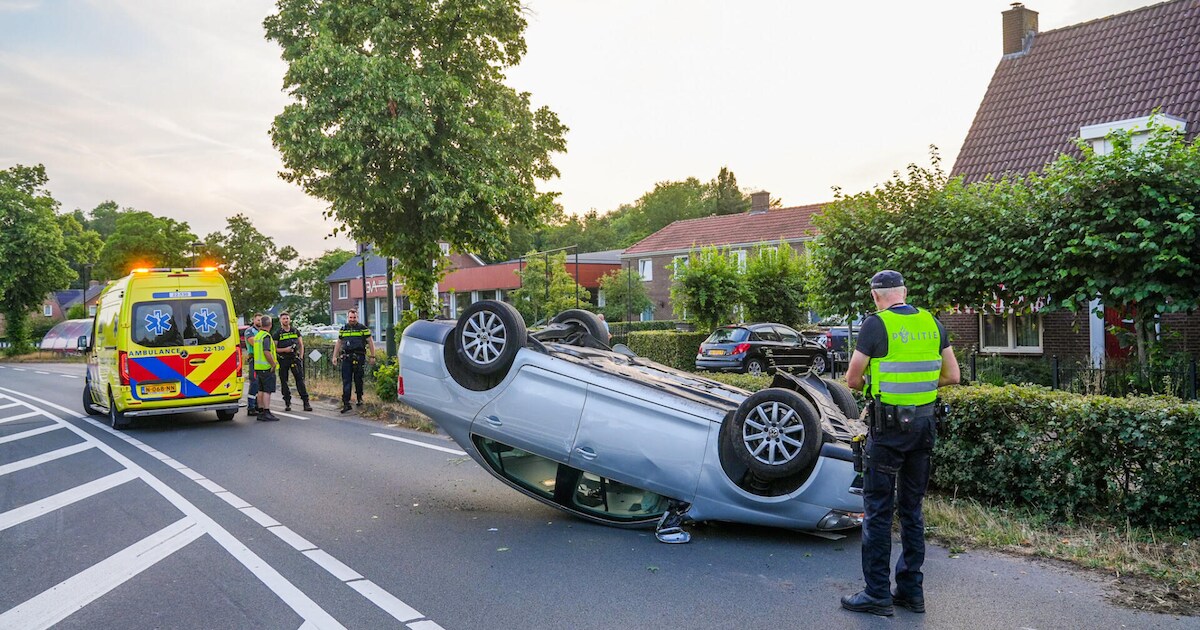 Auto belandt ondersteboven op weg in Asten, dronken bestuurder ...