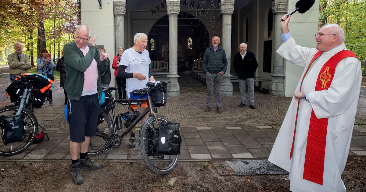 Met de zegen van ‘Meneer Pastoor’ gaan Tiny en Albert uit Oirschot op ...