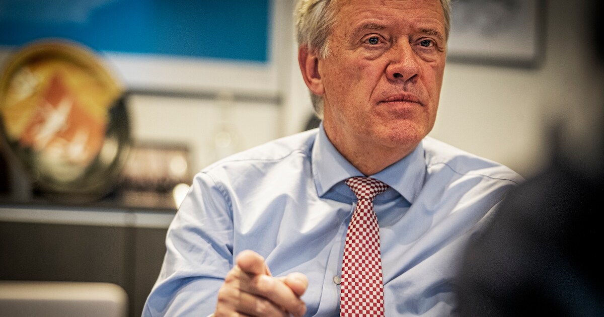 Topbestuurders ASML kregen iets minder bonus maar verdienden nog steeds ...
