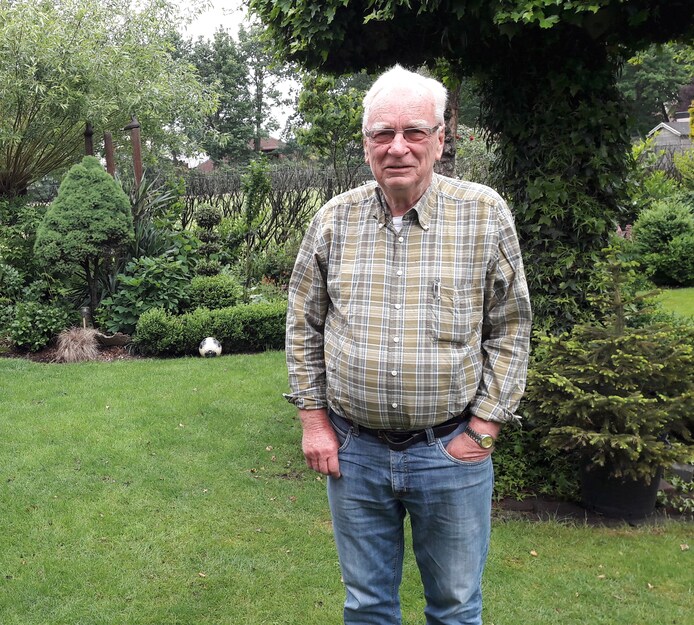 Pater Frans van der Hoff (1939-2024) uit de Rips was medebedenker van ...