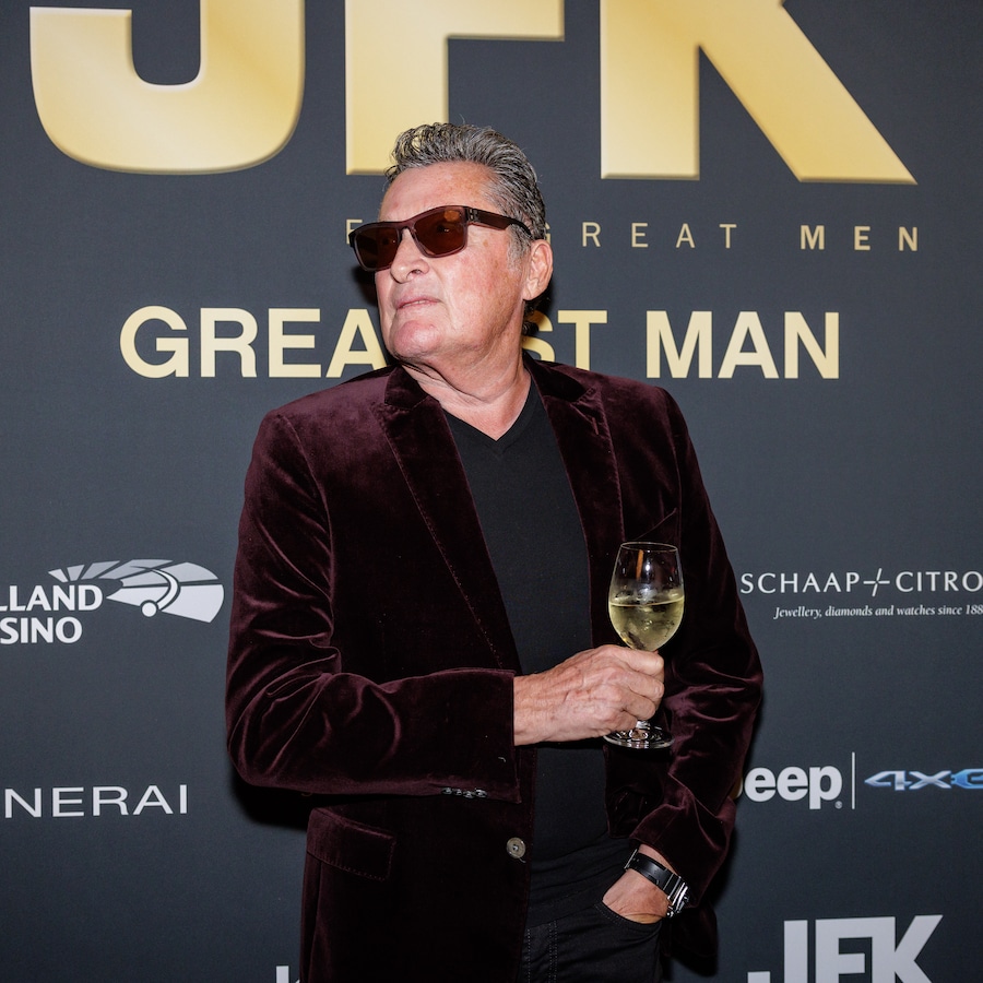 Wie draagt in vredesnaam van ’s morgens vroeg tot ’s avonds laat een ...