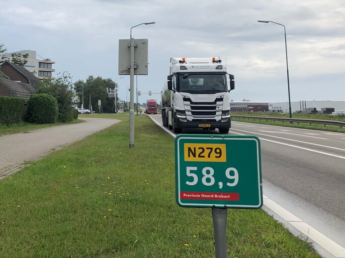 Automobilist (43) rijdt veel te langzaam over N279 bij Helmond en toont ...